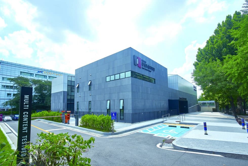 Seoul ‘black box’ theatre equipped with robust and versatile Optocore ...